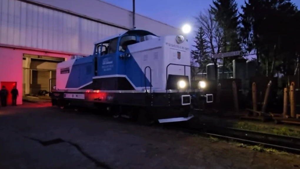 VIDEO A ieșit pe șine a șasea locomotivă cu acumulatori a CFR Călători ...